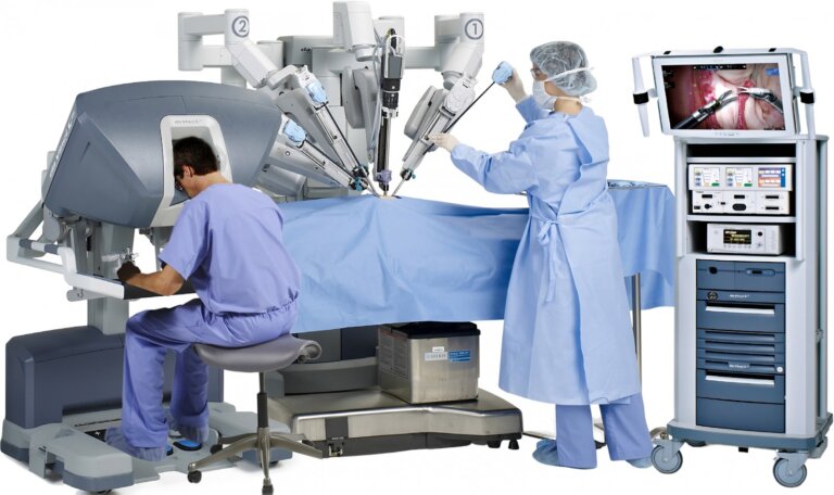 THE DA VINCI ROBOT THE LATEST MEMBER OF THE CGHMC SURGICAL TEAM - CGHMC
